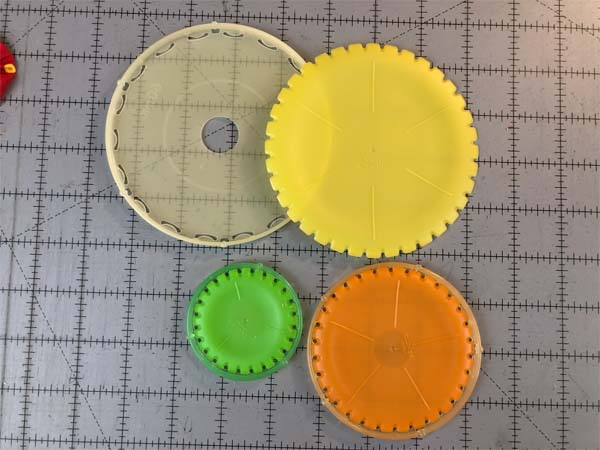 How to make Fabric Yo-Yos with the Clover Yo-Yo Maker | Needlepointers.com