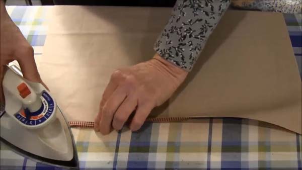 How to Sew an Easy Ruffle Window Valance Curtain | Needlepointers.com